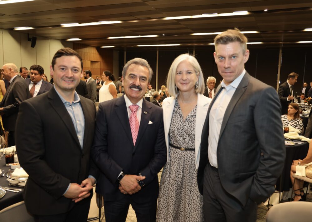 Reconocen extraordinaria gestión del presidente y director de COMCE ...